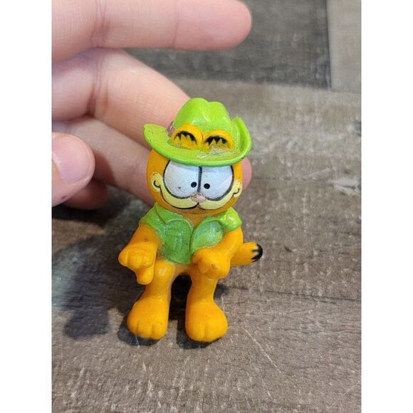 United Feature Syndicate | Toys | Garfield978 1981green Sitting Toy ...